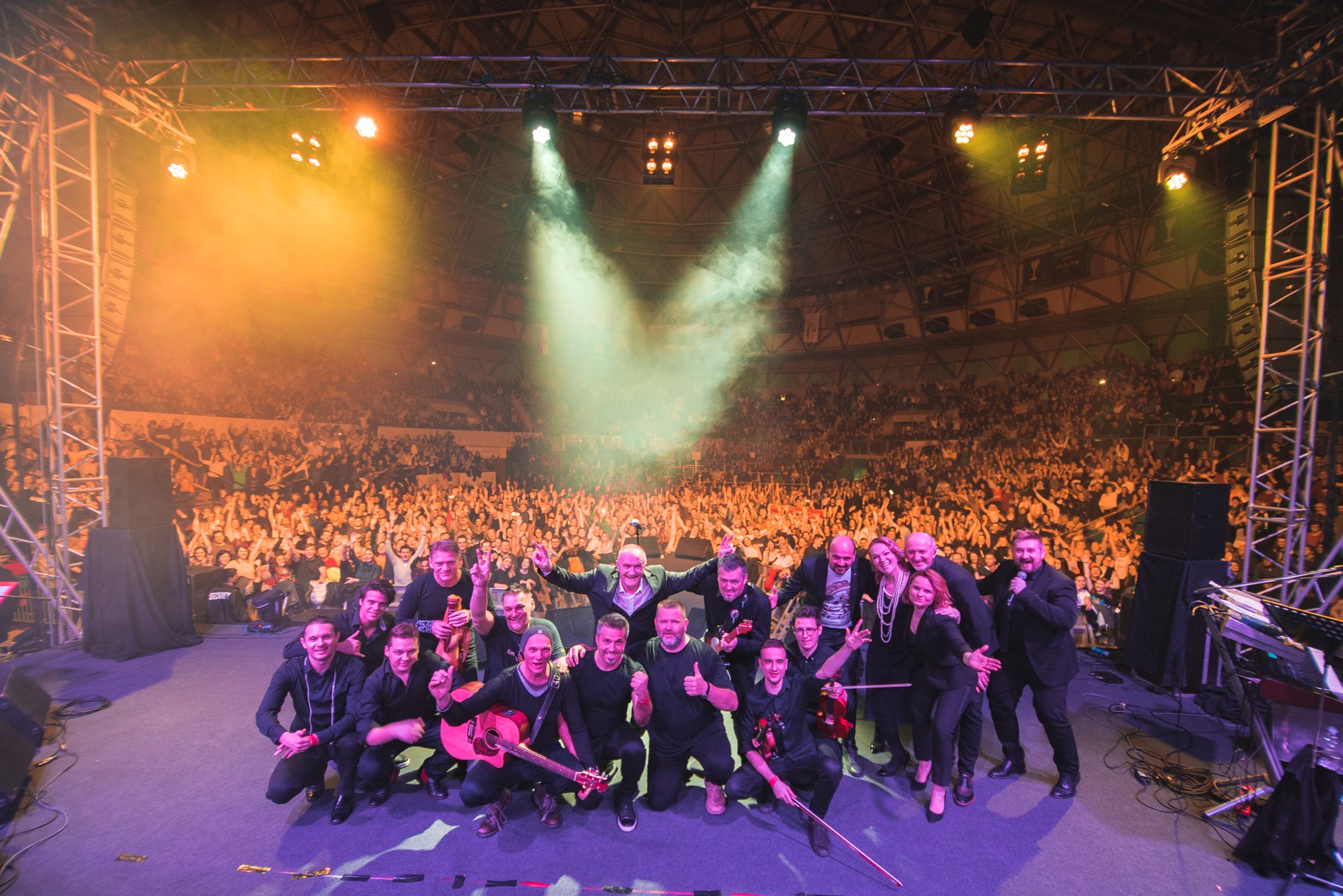 Mate Bulić velikim koncertom u Ciboni završio turneju "Ja sam na vas ponosan" - Brotnjo.info ...